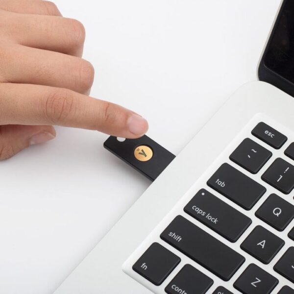 Yubico YubiKey 5 NFC - Security Key – ICONS
